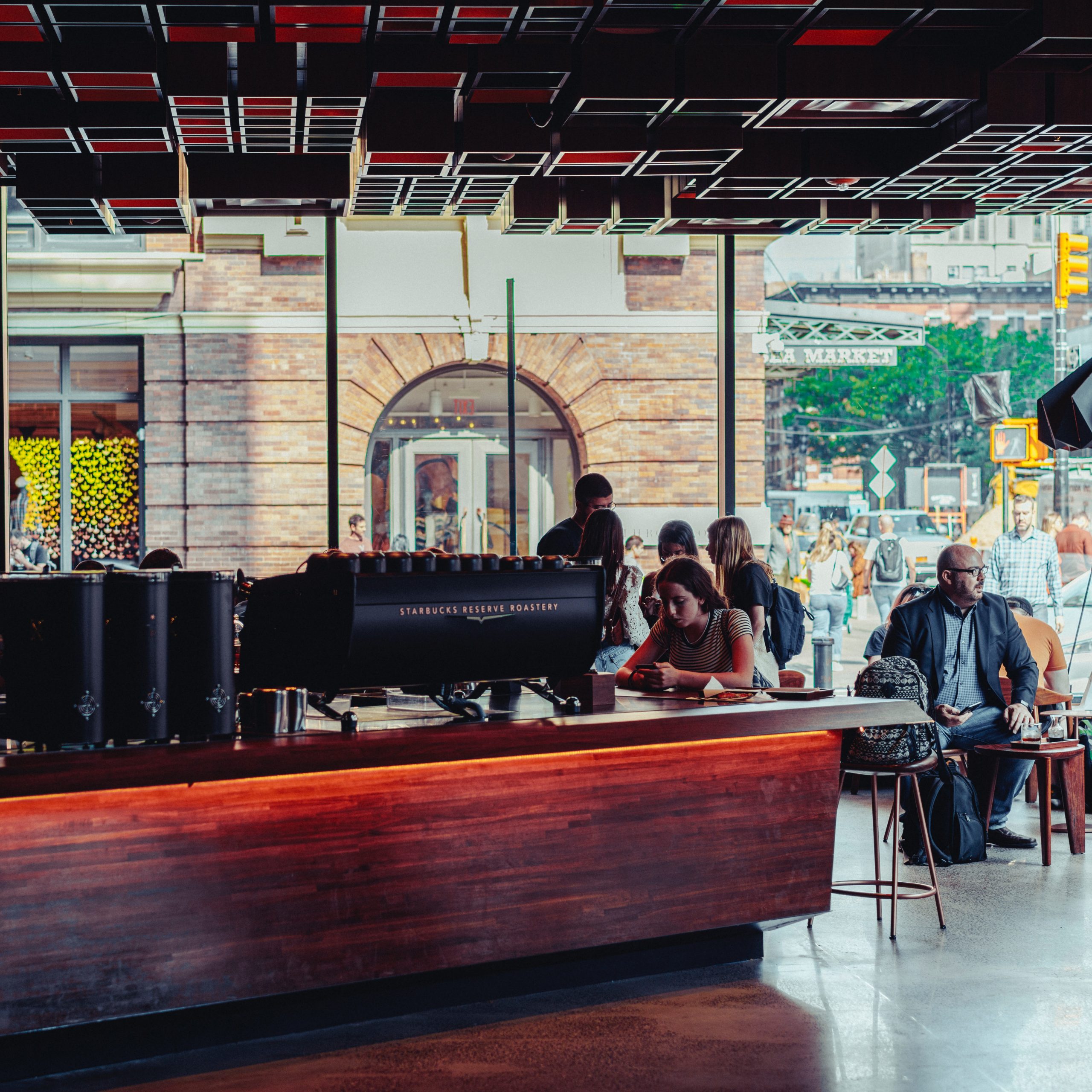 Previsioni per Natale e Capodanno? Starbucks Coffee apre a Roma in ...
