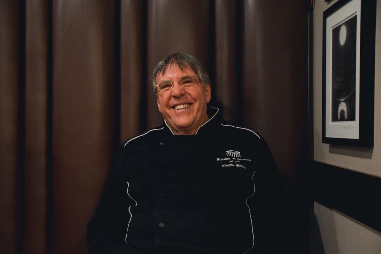 Il Mondo Sta Tutto in Cucina: il primo romanzo culinario di Claudio ...