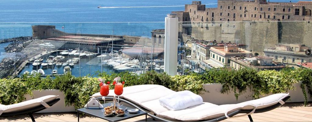 Rooftop a Napoli, cinque terrazze panoramiche da non perdere - MangiaeBevi